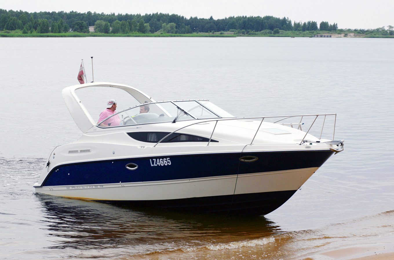 Motor Boat Bayliner 285 - Yacht Charter Latvia - Yachtum.com